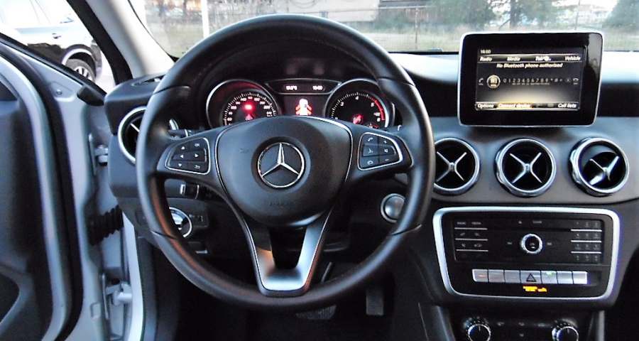 Mercedes-Benz - GLA 180 - 5 Χρόνια εγγύηση-URBAN AUTO DIESEL - Ασημί ...